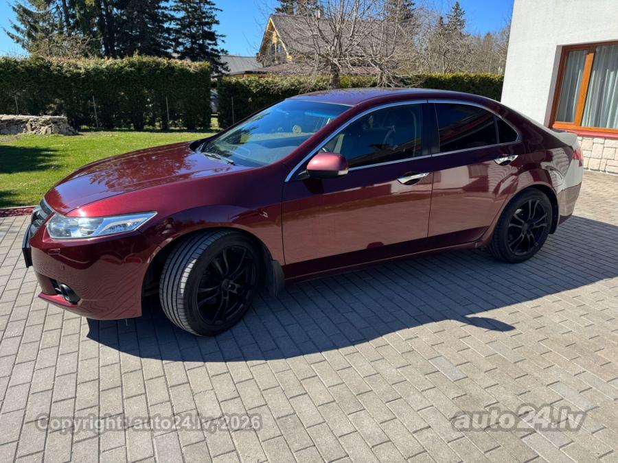Sarkans Honda Accord 2014 Tallina, ar dzinēja tilpumu 2.00 L un nobraukumu 0 tūkst. km par 6450 €, foto 5 vietnē AUTOMOTO.COM.LV
