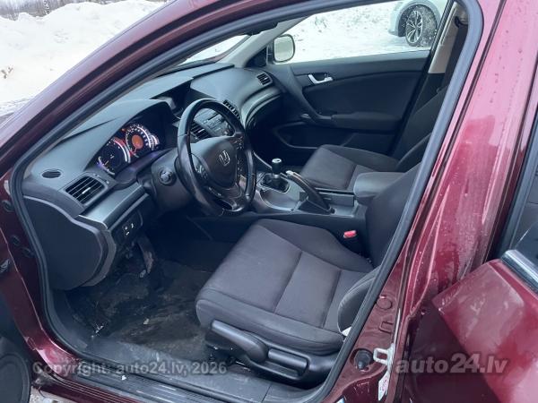Red Honda Accord 2014 in Tallinn, with an engine capacity of 2.00 L and mileage of 0 thousand km for 6450 €, photo 7 on AUTOMOTO.COM.LV