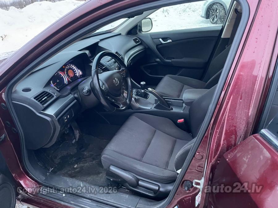 Sarkans Honda Accord 2014 Tallina, ar dzinēja tilpumu 2.00 L un nobraukumu 0 tūkst. km par 6450 €, foto 8 vietnē AUTOMOTO.COM.LV