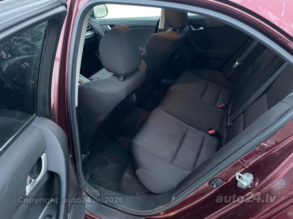 Red Honda Accord 2014 in Tallinn, with an engine capacity of 2.00 L and mileage of 0 thousand km for 6450 €, photo 8 on AUTOMOTO.COM.LV