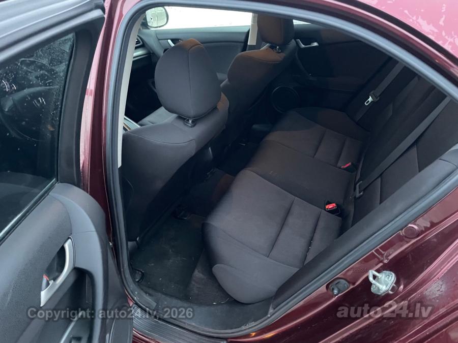 Sarkans Honda Accord 2014 Tallina, ar dzinēja tilpumu 2.00 L un nobraukumu 0 tūkst. km par 6450 €, foto 9 vietnē AUTOMOTO.COM.LV