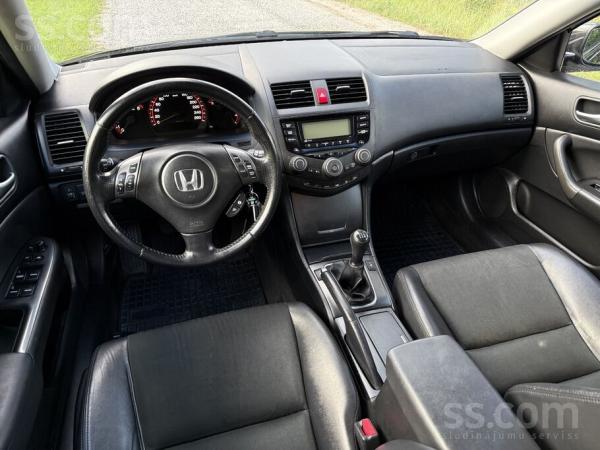 Red Honda Accord 2006 in Riga, with an engine capacity of 2.00 L and mileage of 191 thousand km for 2100 €, photo 11 on AUTOMOTO.COM.LV