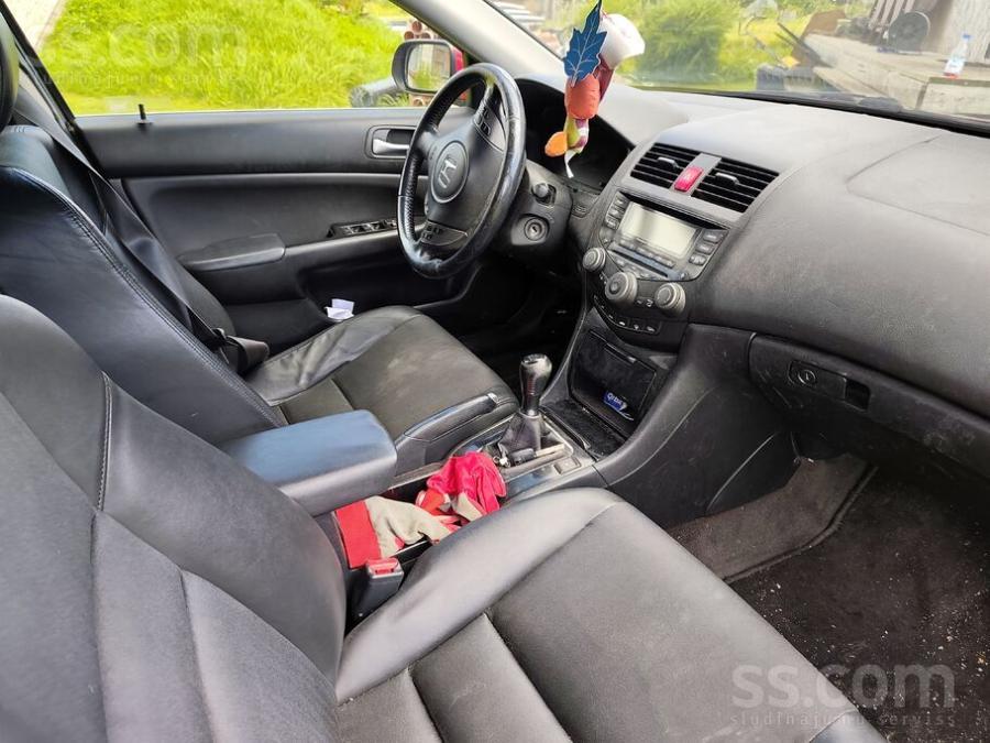 Red Honda Accord 2008 in Aizkraukle, with an engine capacity of 2.20 L and mileage of 424 thousand km for 599 €, photo 6 on AUTOMOTO.COM.LV