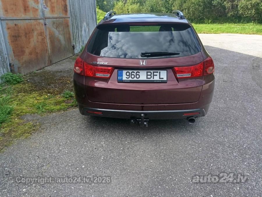 Sarkans Honda Accord 2011 Pērnava, ar dzinēja tilpumu 2.00 L un nobraukumu 250 tūkst. km par 4400 €, foto 3 vietnē AUTOMOTO.COM.LV