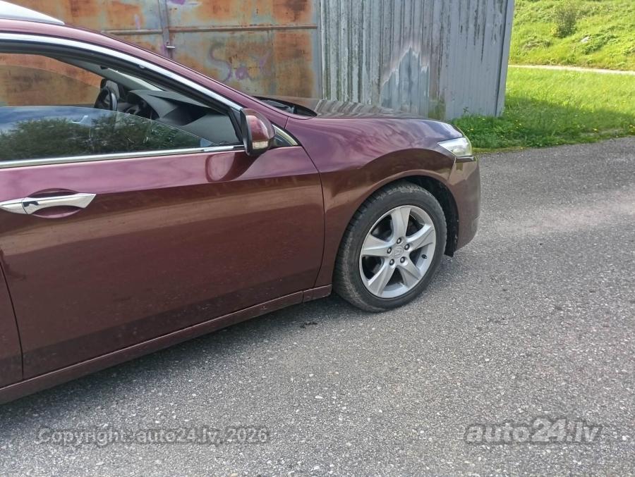 Sarkans Honda Accord 2011 Pērnava, ar dzinēja tilpumu 2.00 L un nobraukumu 250 tūkst. km par 4400 €, foto 7 vietnē AUTOMOTO.COM.LV