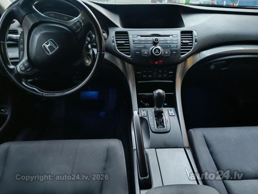 Sarkans Honda Accord 2011 Pērnava, ar dzinēja tilpumu 2.00 L un nobraukumu 250 tūkst. km par 4400 €, foto 8 vietnē AUTOMOTO.COM.LV