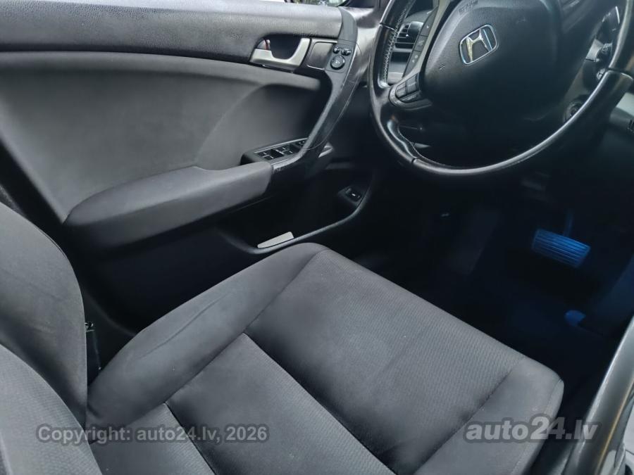 Sarkans Honda Accord 2011 Pērnava, ar dzinēja tilpumu 2.00 L un nobraukumu 250 tūkst. km par 4400 €, foto 10 vietnē AUTOMOTO.COM.LV