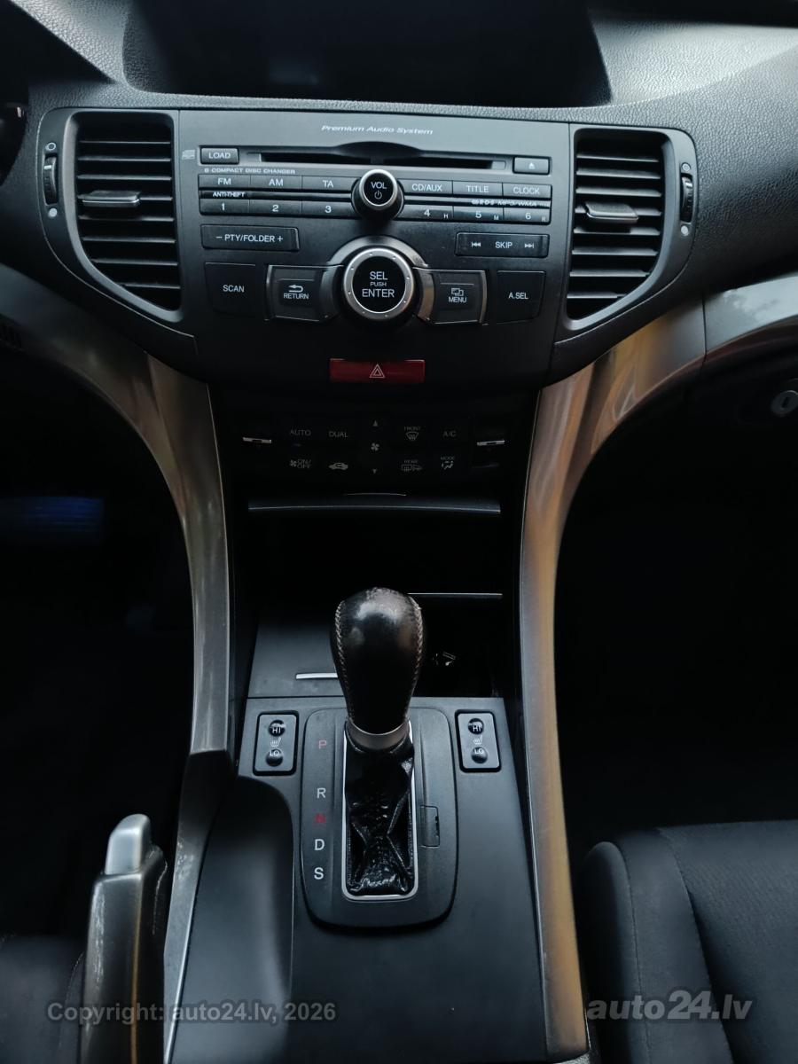 Sarkans Honda Accord 2011 Pērnava, ar dzinēja tilpumu 2.00 L un nobraukumu 250 tūkst. km par 4400 €, foto 13 vietnē AUTOMOTO.COM.LV