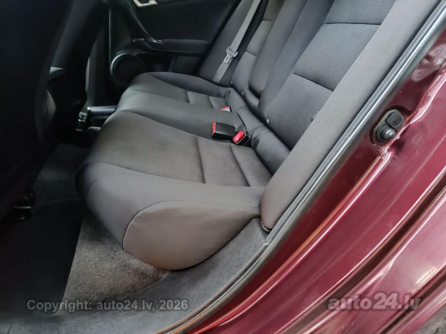 Sarkans Honda Accord 2011 Pērnava, ar dzinēja tilpumu 2.00 L un nobraukumu 250 tūkst. km par 4400 €, foto 14 vietnē AUTOMOTO.COM.LV