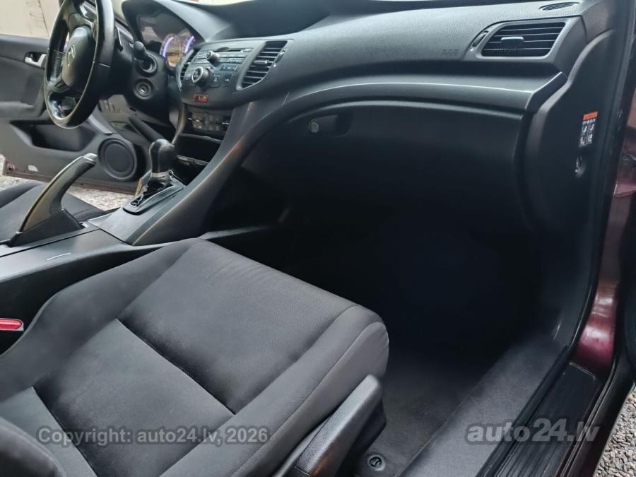 Sarkans Honda Accord 2011 Pērnava, ar dzinēja tilpumu 2.00 L un nobraukumu 250 tūkst. km par 4400 €, foto 15 vietnē AUTOMOTO.COM.LV