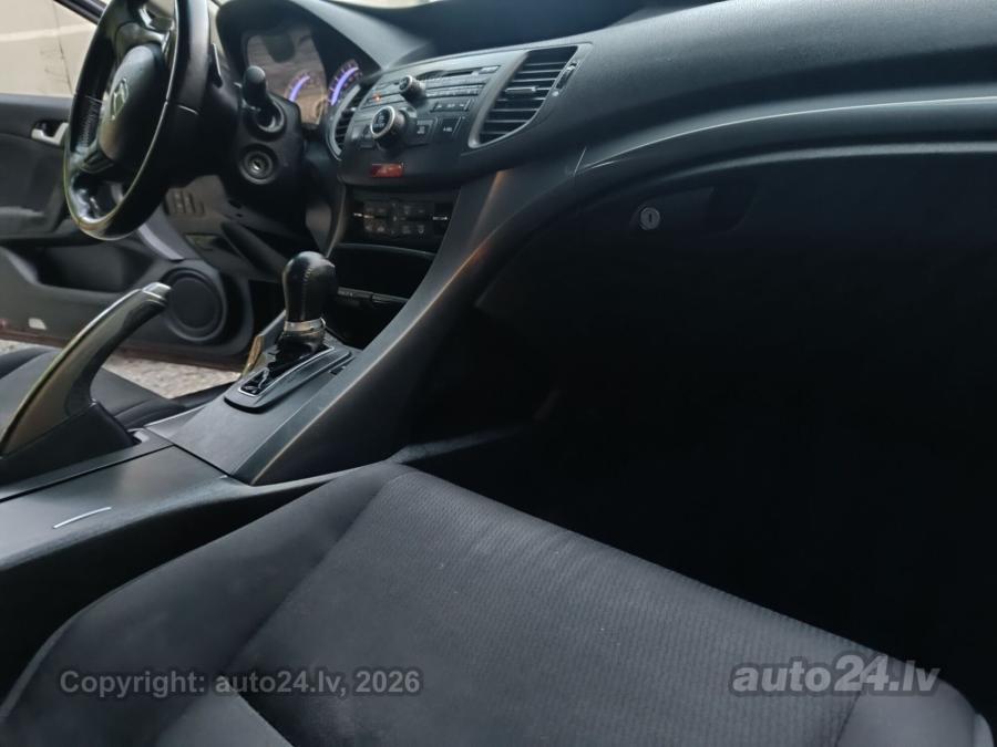 Sarkans Honda Accord 2011 Pērnava, ar dzinēja tilpumu 2.00 L un nobraukumu 250 tūkst. km par 4400 €, foto 16 vietnē AUTOMOTO.COM.LV