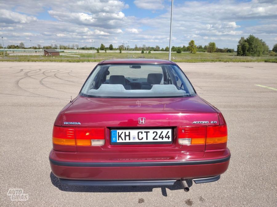 Honda Accord 1991 in Raseiniai, with an engine capacity of 2.00 L and mileage of 260 thousand km for 3650 €, photo 8 on AUTOMOTO.COM.LV