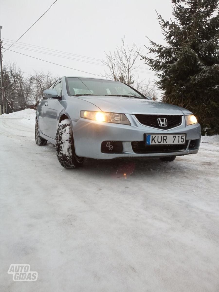 Honda Accord 2004 in Vilnius, with an engine capacity of 2.20 L and mileage of 301 thousand km for 1200 €, photo 1 on AUTOMOTO.COM.LV