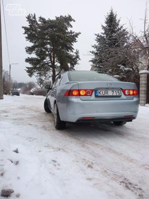 Honda Accord 2004 in Vilnius, with an engine capacity of 2.20 L and mileage of 301 thousand km for 1200 €, photo 3 on AUTOMOTO.COM.LV