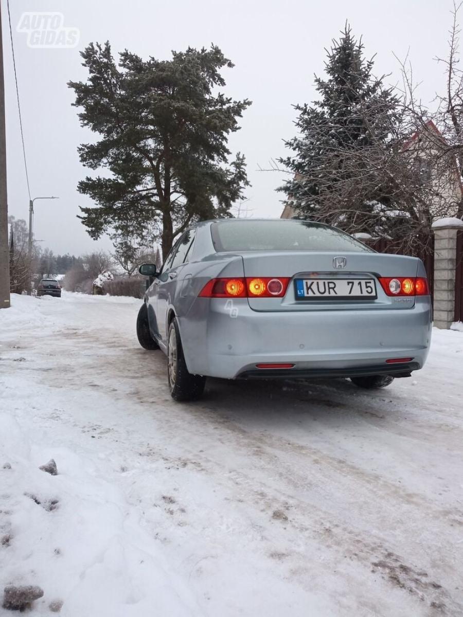 Honda Accord 2004 in Vilnius, with an engine capacity of 2.20 L and mileage of 301 thousand km for 1200 €, photo 3 on AUTOMOTO.COM.LV