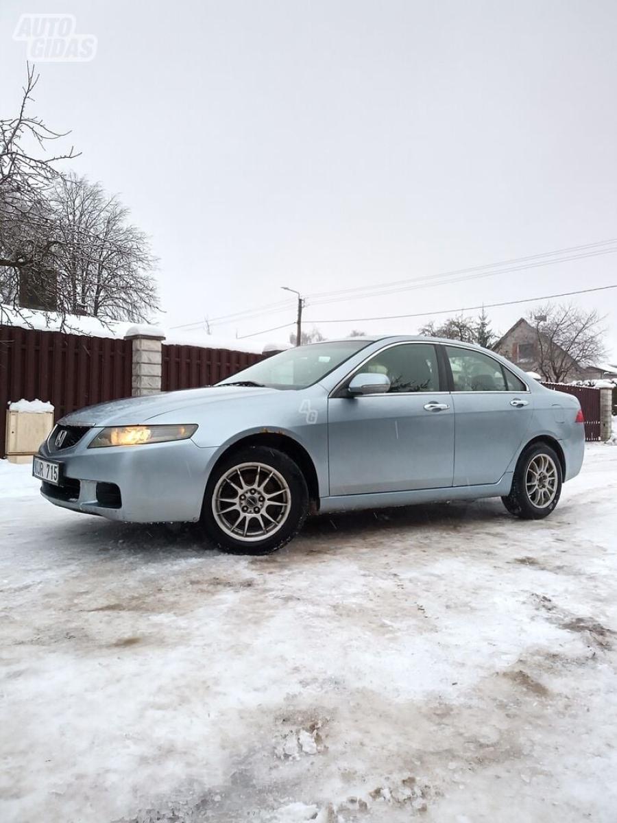 Honda Accord 2004 in Vilnius, with an engine capacity of 2.20 L and mileage of 301 thousand km for 1200 €, photo 4 on AUTOMOTO.COM.LV