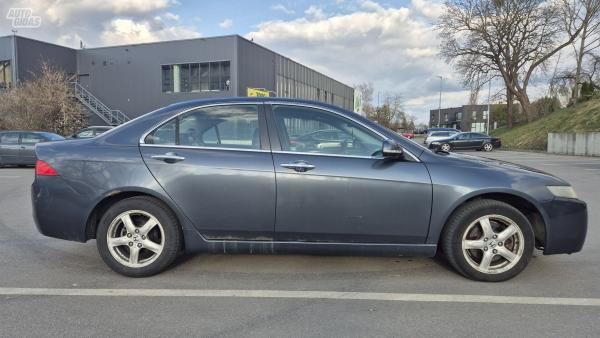 Honda Accord 2004 Kauņa, ar dzinēja tilpumu 2.20 L un nobraukumu 359 tūkst. km par 500 €, foto 4 vietnē AUTOMOTO.COM.LV