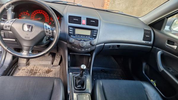 Honda Accord 2004 in Siauliai, with an engine capacity of 2.20 L and mileage of 250 thousand km for 650 €, photo 9 on AUTOMOTO.COM.LV