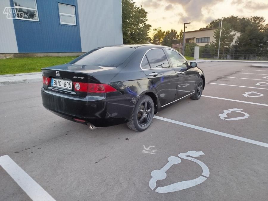 Honda Accord 2005 Šauļi, ar dzinēja tilpumu 2.00 L un nobraukumu 246 tūkst. km par 800 €, foto 3 vietnē AUTOMOTO.COM.LV