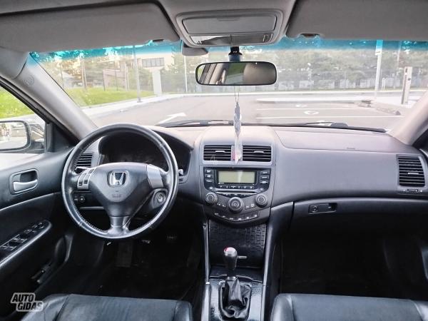 Honda Accord 2005 in Siauliai, with an engine capacity of 2.00 L and mileage of 246 thousand km for 800 €, photo 7 on AUTOMOTO.COM.LV