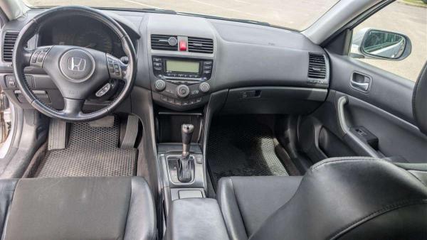Honda Accord 2007 in Klaipeda, with an engine capacity of 2.00 L and mileage of 380 thousand km for 2390 €, photo 2 on AUTOMOTO.COM.LV