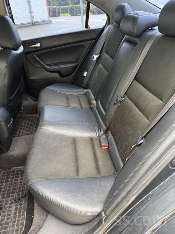 Honda Accord 2008 in Riga, with an engine capacity of 2.20 L and mileage of 318 thousand km for 2000 €, photo 8 on AUTOMOTO.COM.LV