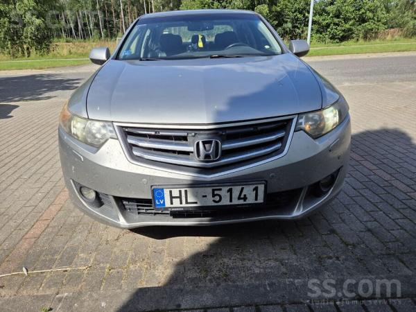 Honda Accord 2010 Rīga, ar dzinēja tilpumu 2.40 L un nobraukumu 207 tūkst. km par 1800 €, foto 5 vietnē AUTOMOTO.COM.LV