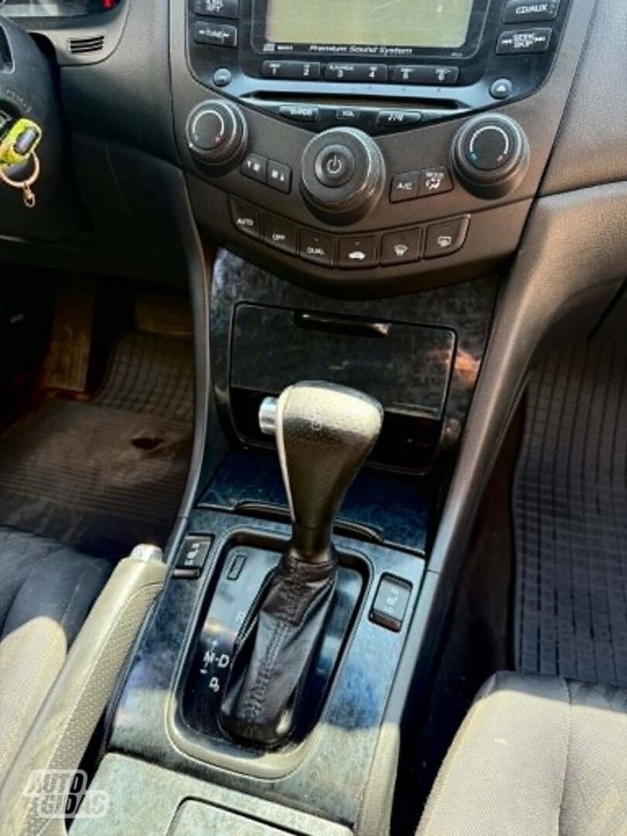 Honda Accord 2004 in Silute, with an engine capacity of 2.40 L and mileage of 400 thousand km for 1100 €, photo 12 on AUTOMOTO.COM.LV