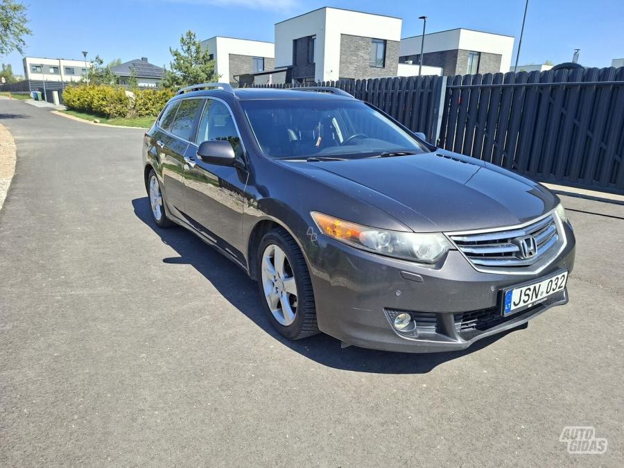Honda Accord 2011 in Vilnius, with an engine capacity of 2.20 L and mileage of 380 thousand km for 2000 €, photo 3 on AUTOMOTO.COM.LV