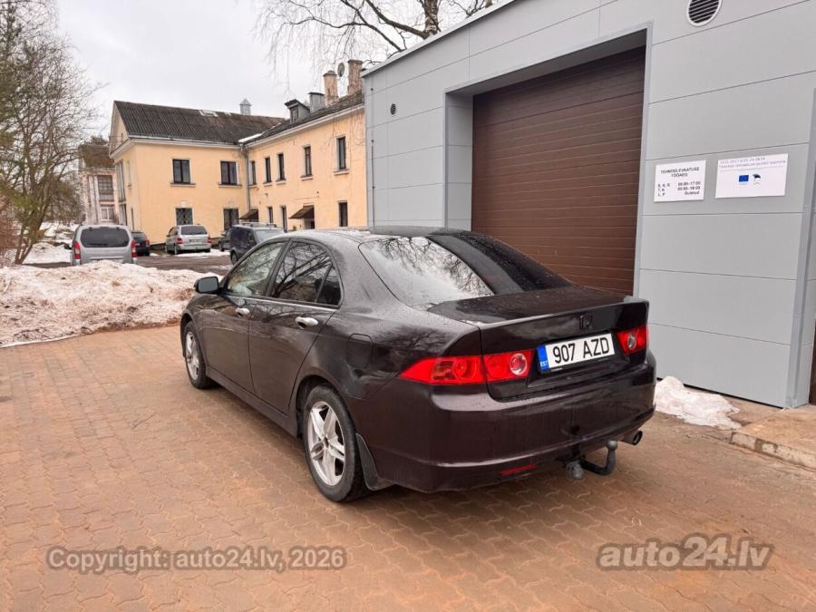 Violets Honda Accord 2006 Sillamē, ar dzinēja tilpumu 2.00 L un nobraukumu 220 tūkst. km par 2500 €, foto 3 vietnē AUTOMOTO.COM.LV