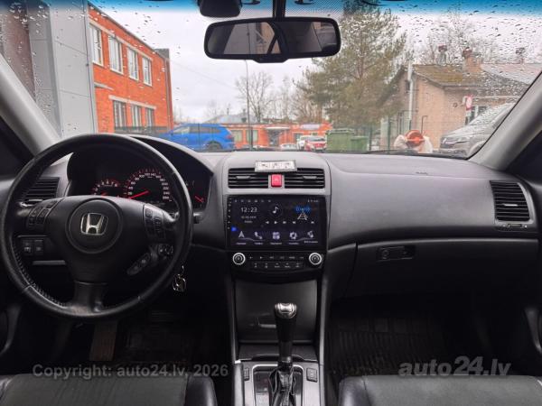Violets Honda Accord 2006 Sillamē, ar dzinēja tilpumu 2.00 L un nobraukumu 220 tūkst. km par 2500 €, foto 5 vietnē AUTOMOTO.COM.LV