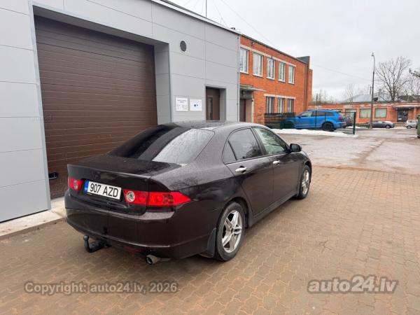 Violet Honda Accord 2006 in Sillamae, with an engine capacity of 2.00 L and mileage of 220 thousand km for 2500 €, photo 4 on AUTOMOTO.COM.LV