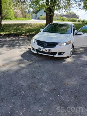 Balts Honda Accord 2009 Saldus, ar dzinēja tilpumu 2.00 L un nobraukumu 373 tūkst. km par 3260 €, foto  vietnē AUTOMOTO.COM.LV