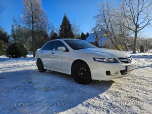 White Honda Accord 2007 in Tallinn, with an engine capacity of 2.00 L and mileage of 218 thousand km for 1200 €, photo 4 on AUTOMOTO.COM.LV