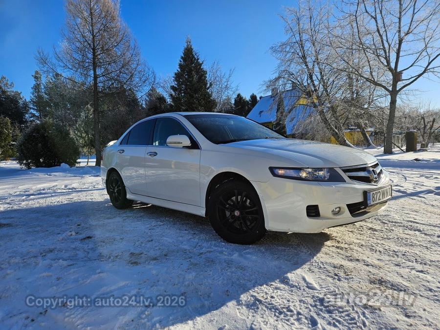 White Honda Accord 2007 in Tallinn, with an engine capacity of 2.00 L and mileage of 218 thousand km for 1200 €, photo 4 on AUTOMOTO.COM.LV