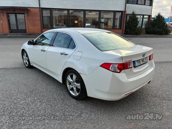 White Honda Accord 2008 in Parnu, with an engine capacity of 2.00 L and mileage of 254 thousand km for 2200 €, photo 3 on AUTOMOTO.COM.LV