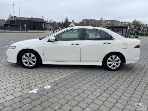 White Honda Accord 2008 in Vilnius, with an engine capacity of 2.20 L and mileage of 300 thousand km for 2000 €, photo 3 on AUTOMOTO.COM.LV