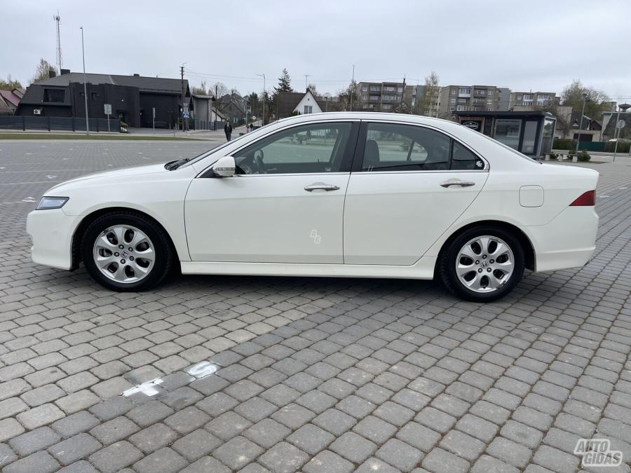 White Honda Accord 2008 in Vilnius, with an engine capacity of 2.20 L and mileage of 300 thousand km for 2000 €, photo 4 on AUTOMOTO.COM.LV