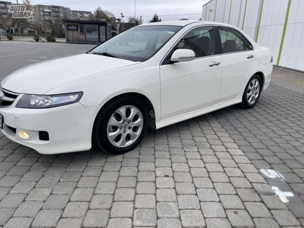 White Honda Accord 2008 in Vilnius, with an engine capacity of 2.20 L and mileage of 300 thousand km for 2000 €, photo 5 on AUTOMOTO.COM.LV