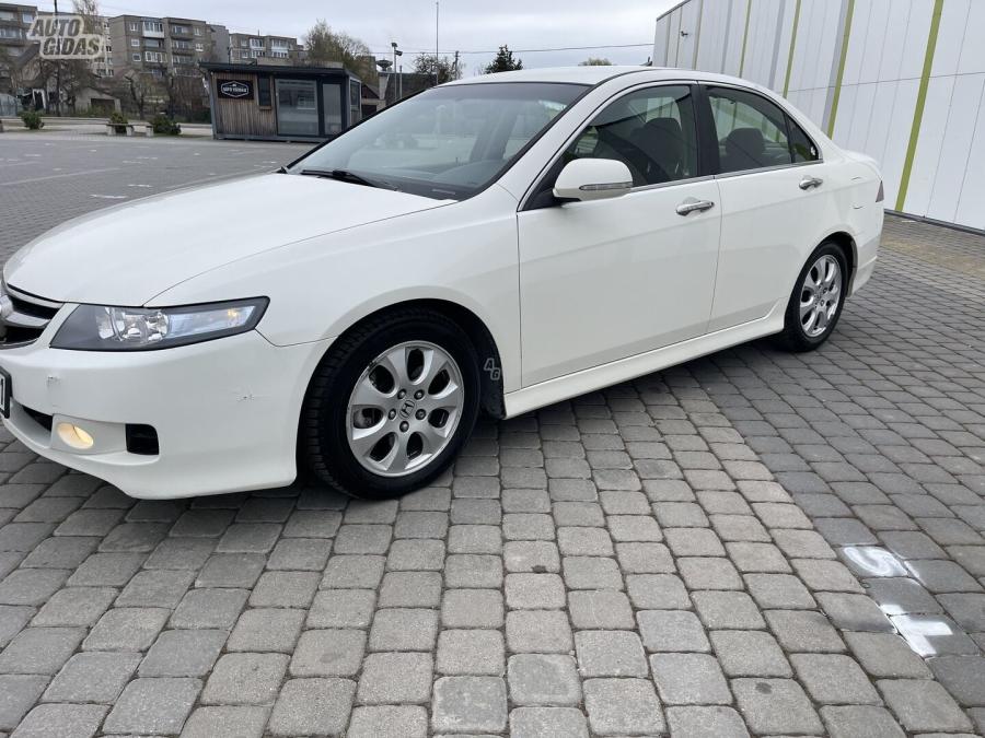 White Honda Accord 2008 in Vilnius, with an engine capacity of 2.20 L and mileage of 300 thousand km for 2000 €, photo 6 on AUTOMOTO.COM.LV
