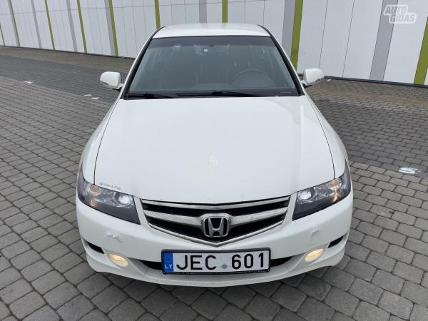 White Honda Accord 2008 in Vilnius, with an engine capacity of 2.20 L and mileage of 300 thousand km for 2000 €, photo 6 on AUTOMOTO.COM.LV