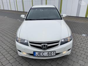 White Honda Accord 2008 in Vilnius, with an engine capacity of 2.20 L and mileage of 300 thousand km for 2000 €, photo 7 on AUTOMOTO.COM.LV