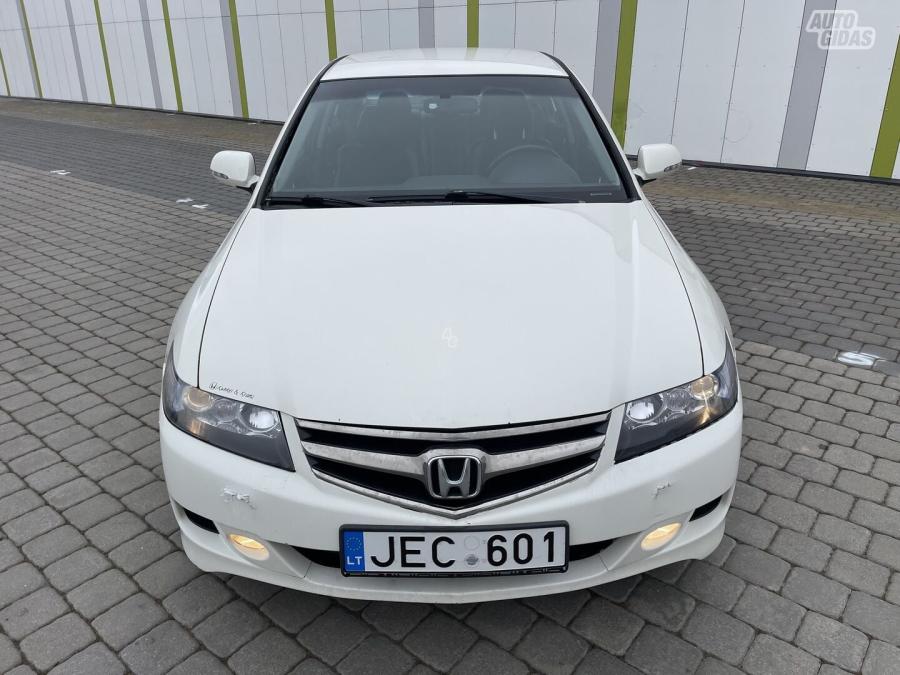 White Honda Accord 2008 in Vilnius, with an engine capacity of 2.20 L and mileage of 300 thousand km for 2000 €, photo 7 on AUTOMOTO.COM.LV