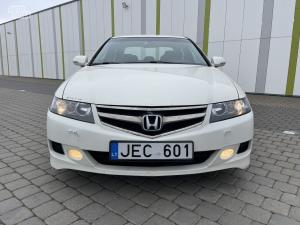 White Honda Accord 2008 in Vilnius, with an engine capacity of 2.20 L and mileage of 300 thousand km for 2000 €, photo 8 on AUTOMOTO.COM.LV
