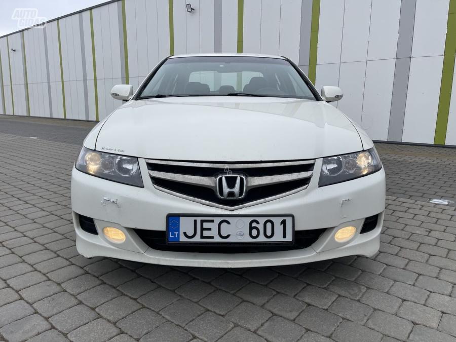 White Honda Accord 2008 in Vilnius, with an engine capacity of 2.20 L and mileage of 300 thousand km for 2000 €, photo 8 on AUTOMOTO.COM.LV
