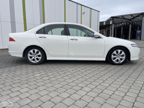 White Honda Accord 2008 in Vilnius, with an engine capacity of 2.20 L and mileage of 300 thousand km for 2000 €, photo 10 on AUTOMOTO.COM.LV