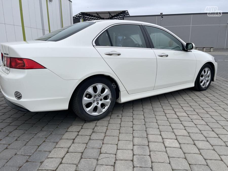 White Honda Accord 2008 in Vilnius, with an engine capacity of 2.20 L and mileage of 300 thousand km for 2000 €, photo 12 on AUTOMOTO.COM.LV