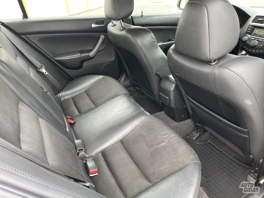White Honda Accord 2008 in Vilnius, with an engine capacity of 2.20 L and mileage of 300 thousand km for 2000 €, photo 19 on AUTOMOTO.COM.LV