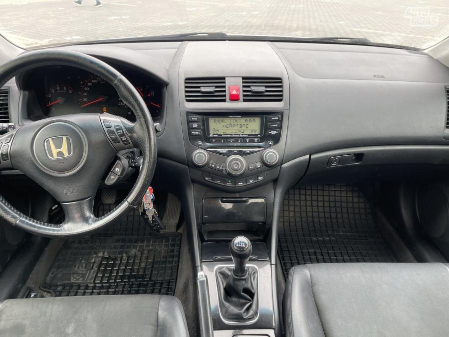 White Honda Accord 2008 in Vilnius, with an engine capacity of 2.20 L and mileage of 300 thousand km for 2000 €, photo 21 on AUTOMOTO.COM.LV