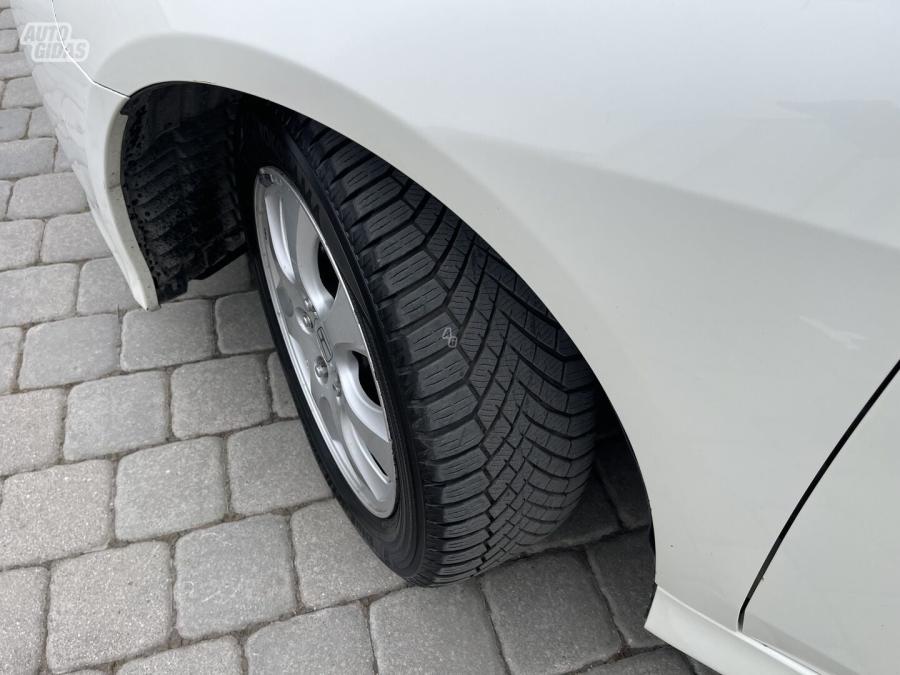 White Honda Accord 2008 in Vilnius, with an engine capacity of 2.20 L and mileage of 300 thousand km for 2000 €, photo 29 on AUTOMOTO.COM.LV